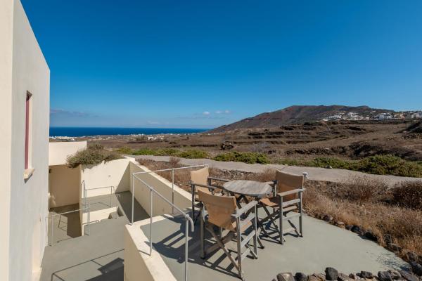 Earth Line Apartment - Oia