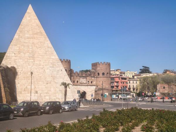 Maison Piramide - Monti