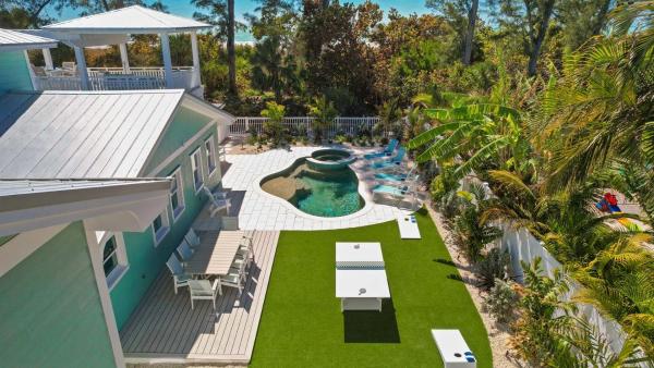 A Perfect Day: Gulf Front! Rooftop Deck, Putt Putt, Pool Spa By Anna Maria Life - Anna Maria, FL