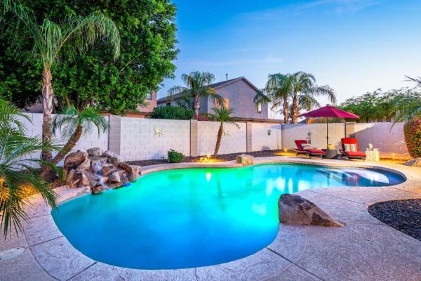 Sleek 5bed Pet Friendly And Pool - Peoria, AZ