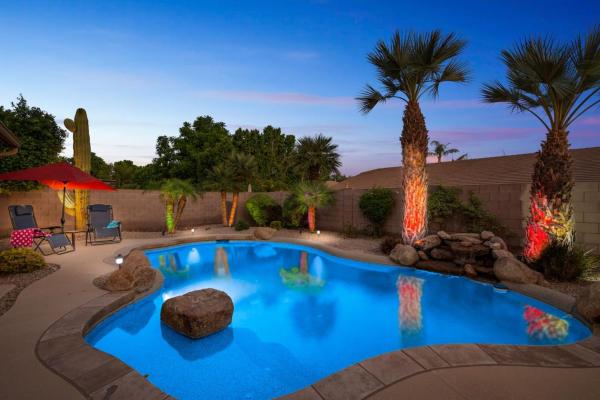 Awesome Sun And Swim Family Fun With Pool Pet Friendly - Peoria, AZ