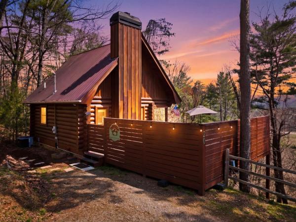 Blue Ridge Cozy Cabin King Bed Hot Tub & Dog Friendly - Georgia