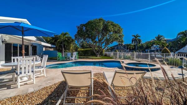 Dock Holiday - On Canal, Pool & Spa By Anna Maria Life Vacation Rentals - Anna Maria, FL
