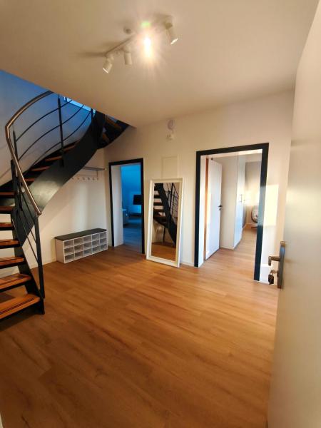 Große Voll Ausgestattete Wohnung Mit Stellplätzen - Düsseldorf