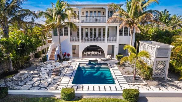 Kingfish House - Luxury Canal Home, Boat Dock, Pool, Spa By Anna Maria Life Vacation Rentals - Anna Maria, FL
