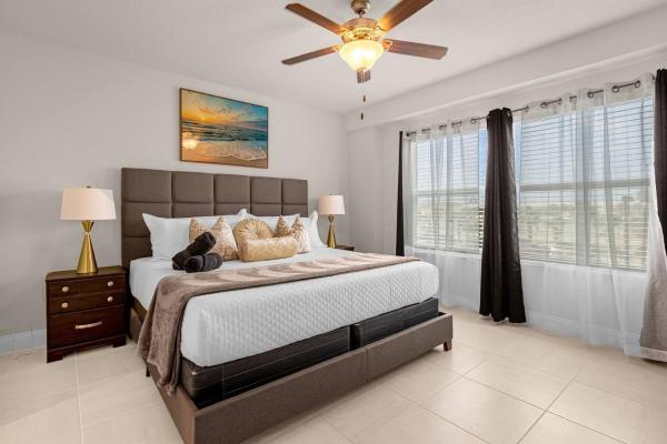 Beachfront Condo With Spacious Balcony - Daytona Beach Shores, FL