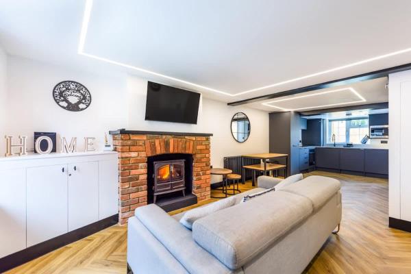 A Stylish Modern 200 Year Old - 2 Bedroom Cottage - St Albans