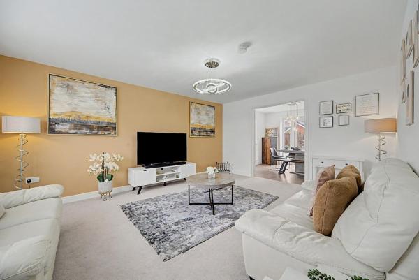Large 4 Bed House - Garden -Driveway- Newport - Newport
