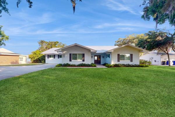Renovated Lakefront Retreat With Screened Pool, Private Dock, Patio, Grill & W/d - Lake Placid, FL