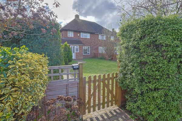 Newly Renovated Lovely Garden Driveway Parking - Pass The Keys - Slough