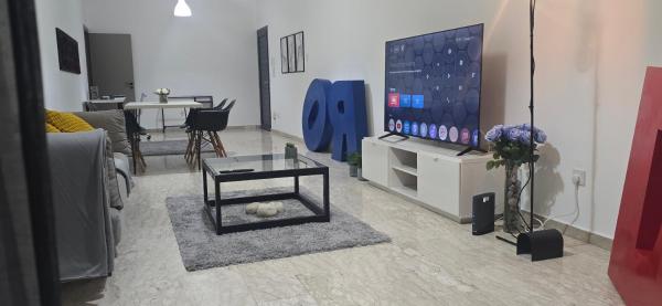Art- D Deluxe 3 Br Apartment - Breakbooking Cy - Limassol