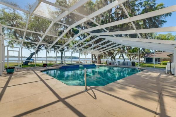 Lake Days + Pool Fun! Nature Coast Retreat - Inverness, FL