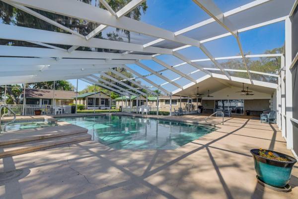 Lakefront & Poolside! Family Retreat In Hernando - Beverly Hills, FL