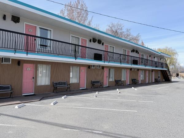 Lakeside Villa & Nordic Spa - British Columbia