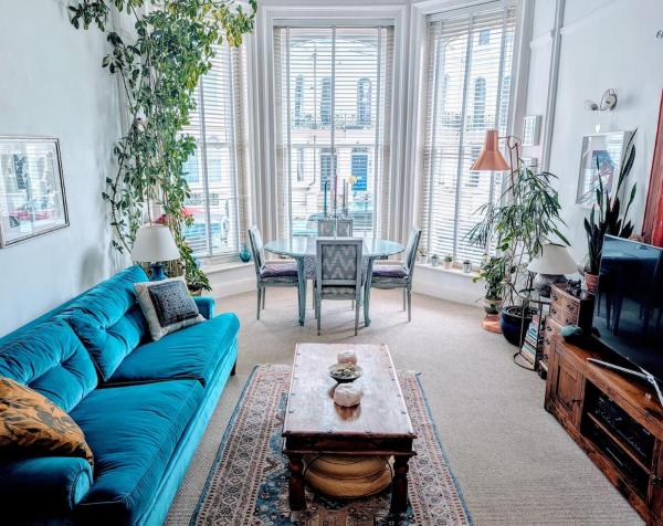 Bright And Eclectic Hove Apartment By The Sea - Brighton