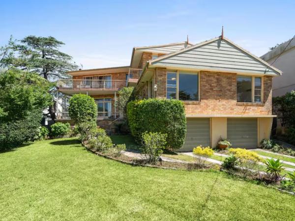 Spacious Family Home With Iconic Views - North Sydney