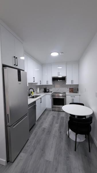 Private Creekstone Basement Suite With Kitchen - Okotoks