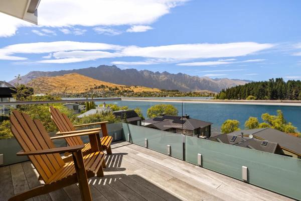 10 The Terrace - Lake Views - Hot Tub - Queenstown