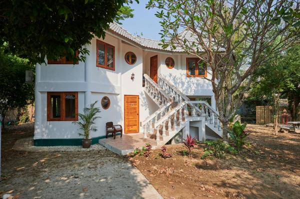 Hotspring Hexagon House - Mae Hong Son