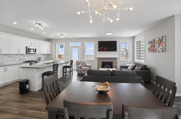Spacious 3br Home Near Airport & Shopping - Calgary
