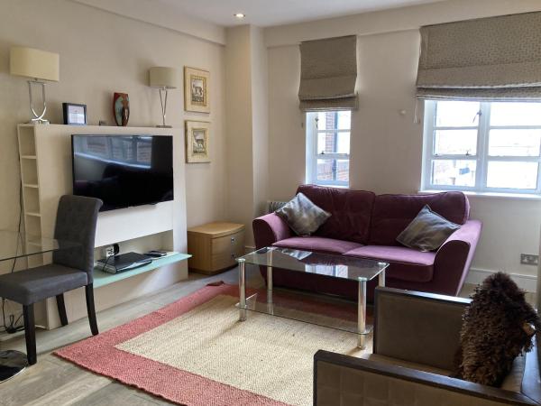 Nell Gwynn House - Cosy, Sleek Studio Apartment, Sloane Square, Chelsea, London - Chelsea
