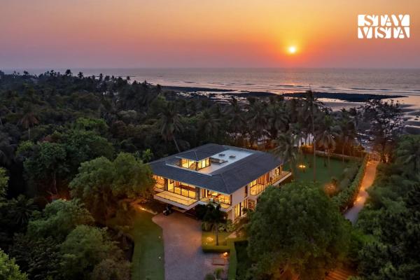 Stayvista At Sapphire Shores With Lawn, Heated Pool - Uran