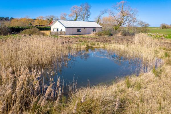 Otto- Cley, Norfolk Retreat Dog Friendly, Garden Area - Blakeney