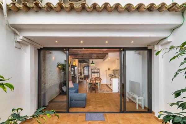 Casa Con Patio, Piedra Y Luz Natural - Vilanova i la Geltrú