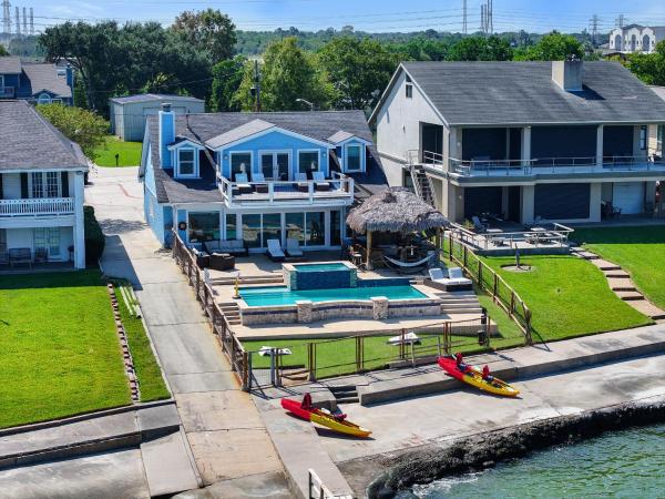 Bayfront Luxury House With Pool - League City, TX