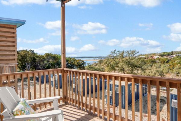 The Container Retreat - 3b - Canyon Lake, TX