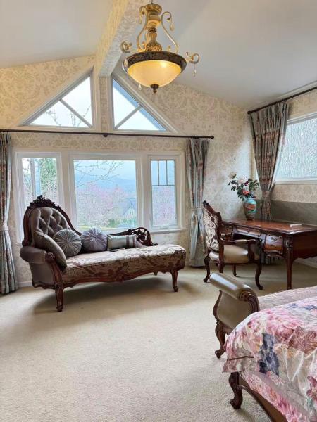 Cozy Dunbar 5 Beds Home With Views - Vancouver