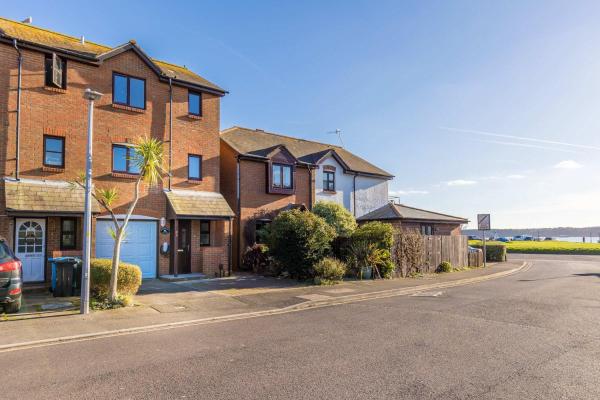 Spinnaker House-with Tesla Electric Charging Point - Bournemouth