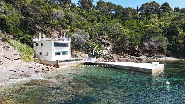 Villa Pieds Dans L'eau Pour 10 Personnes Avec Port Privé Et Rooftop à Cavalière - Le Lavandou