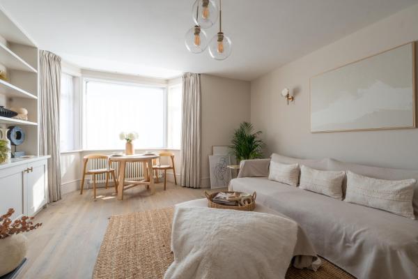 Blu's Seaview Apartment - Colwyn Bay
