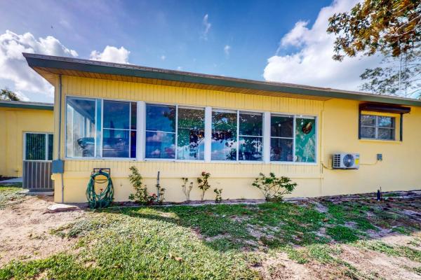 Lakefront Home With Private Hot Tub, Central Ac & Beach Access - Sebring, FL