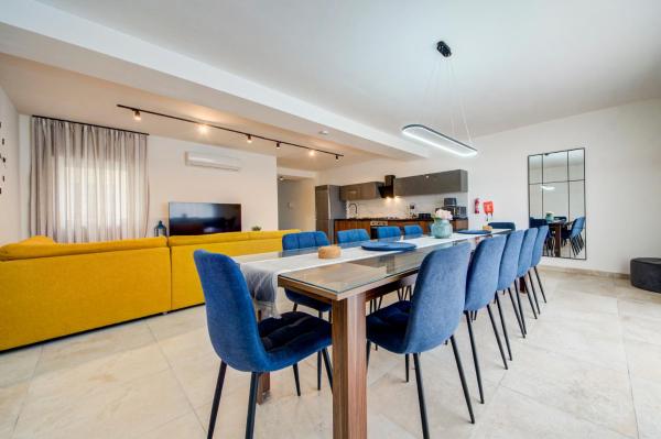 Villa Ilwien With A Private Rooftop Lounge Area And Pool - Malta