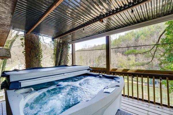 Hot Tub, Trails, Views! Little River Retreat - Townsend, TN