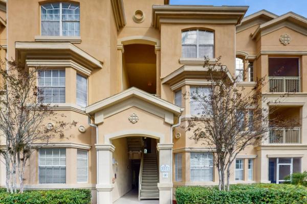 Family-friendly Home Near Disney W/balcony, Shared Pool, Gym, Pool Table, A/c - Davenport, FL