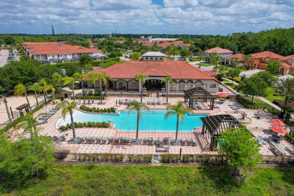 Bellavida Resort Townhome - Private Plunge Pool, Minutes To Disney, Dog-friendly - Kissimmee, FL