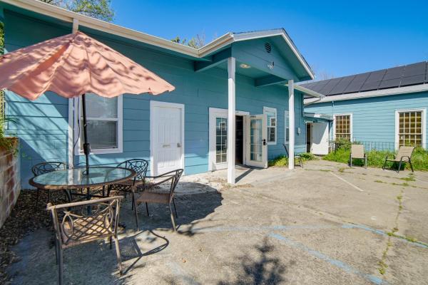 Half-mi To Clear Lake: Group Getaway In A Church - Lakeport, CA