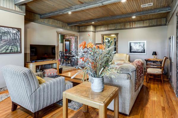 Gassville Group Getaway! Pet-friendly Home And Yard - Bull Shoals, AR