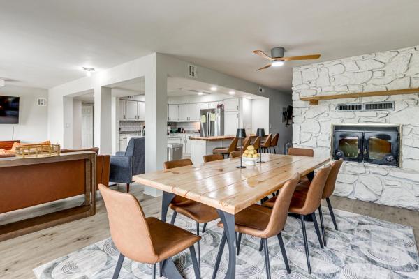 Patio + Golf Course Views: Monkey Island Escape! - Grove, OK