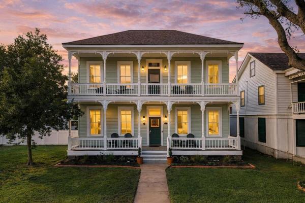 Sand And Sea Manor - Galveston, TX