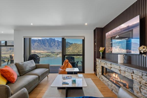 Summit Haven – Centre | 5br New Build | 2 Spas - Queenstown