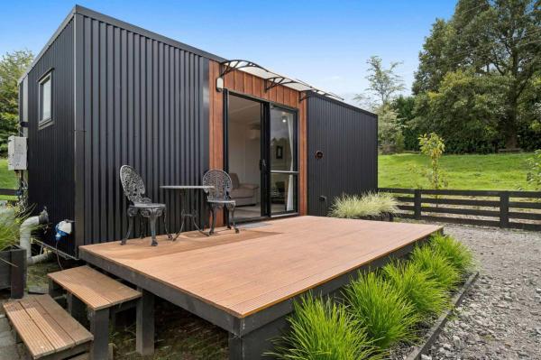 Country Cabin - Escape To The Country - 