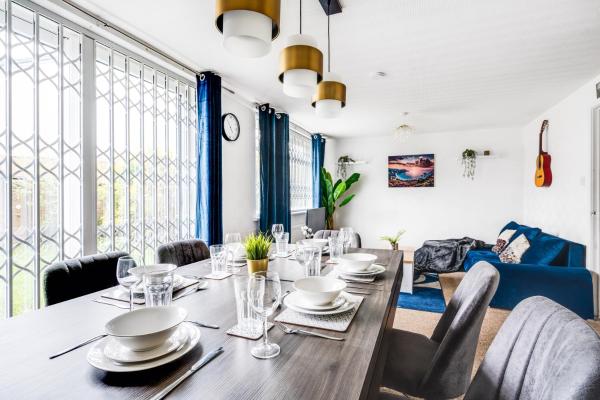 E-oasis- Etihad-coop Live-free Parking-pool Table - Bury