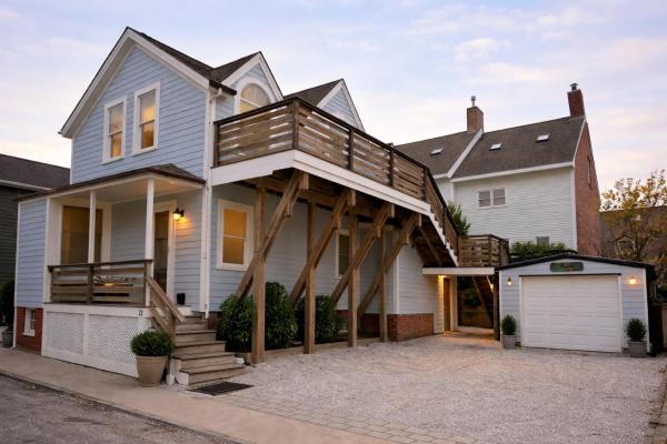 Newport Harbor View Cottage W Decks & Parking - ジェームスタウン, RI