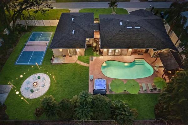 Sleeps 12 Heated Pool Pickleball Hot Tub Fire Pit - Clearwater, FL