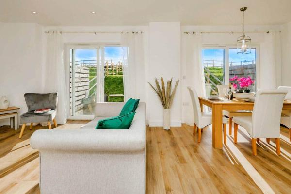 An Island Retreat At Sunset Bay - Isle of Wight