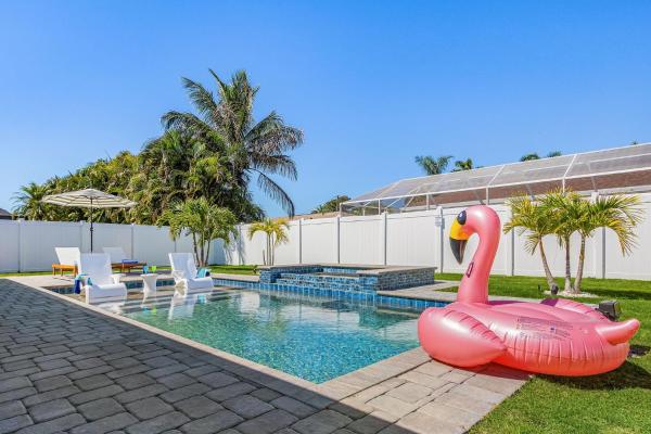Resort-style Lanai Living With Pool, Spa & Outdoor Kitchen Fun - Lanai Life - Roelens - Fort Myers, FL